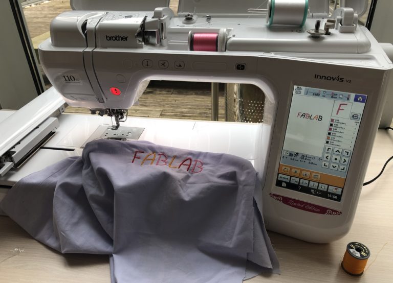 Brodeuse numérique Brother Innovis XE1 – FougèresLab